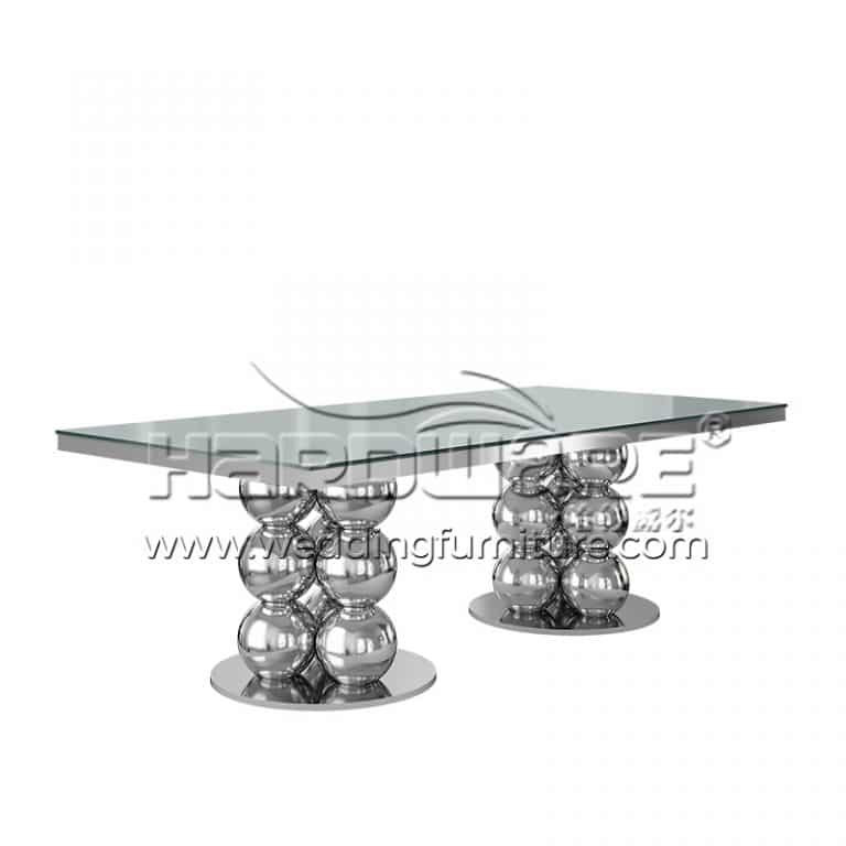 Imperial Table Wedding with Unique Balls Metal Base
