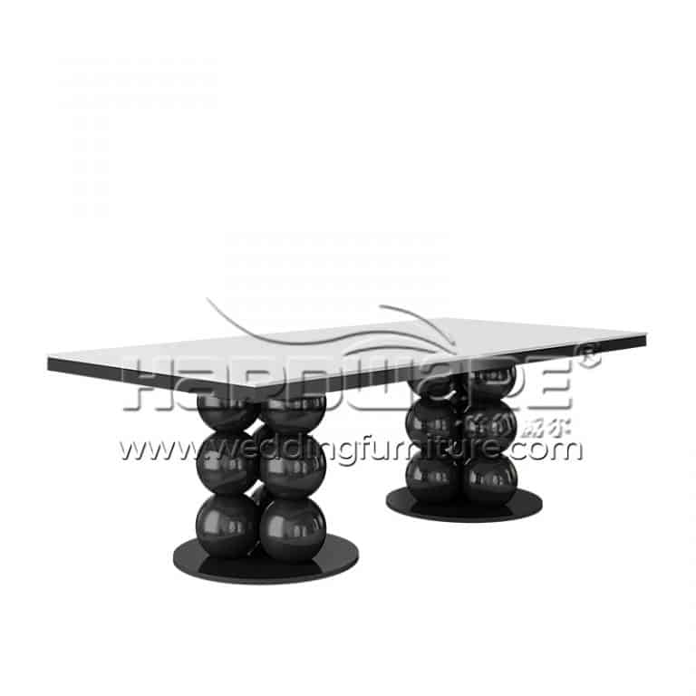 Imperial Table Wedding with Unique Balls Metal Base