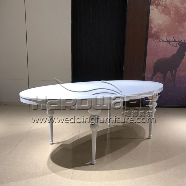 White Dinner Table Oval Shape for Wedding Ceremony